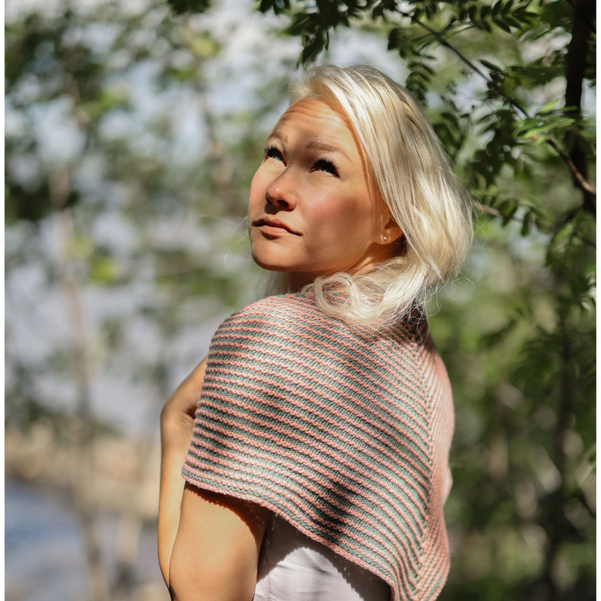 Linea Shawl Pattern (MeriCash) – Nordic Yarn